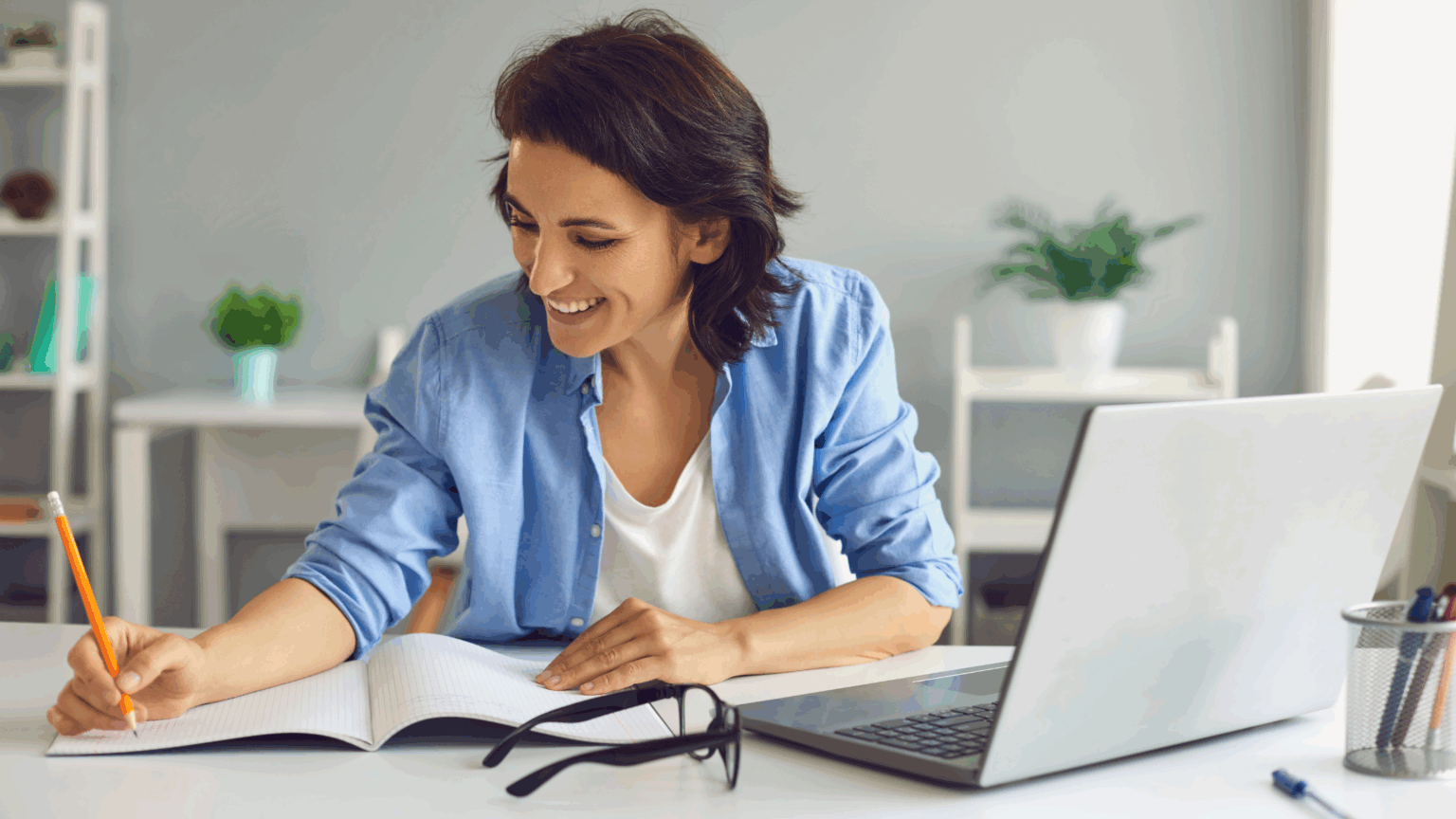 These 2025 Virtual Assistant Trends Will Transform Your Business | SupportZebra